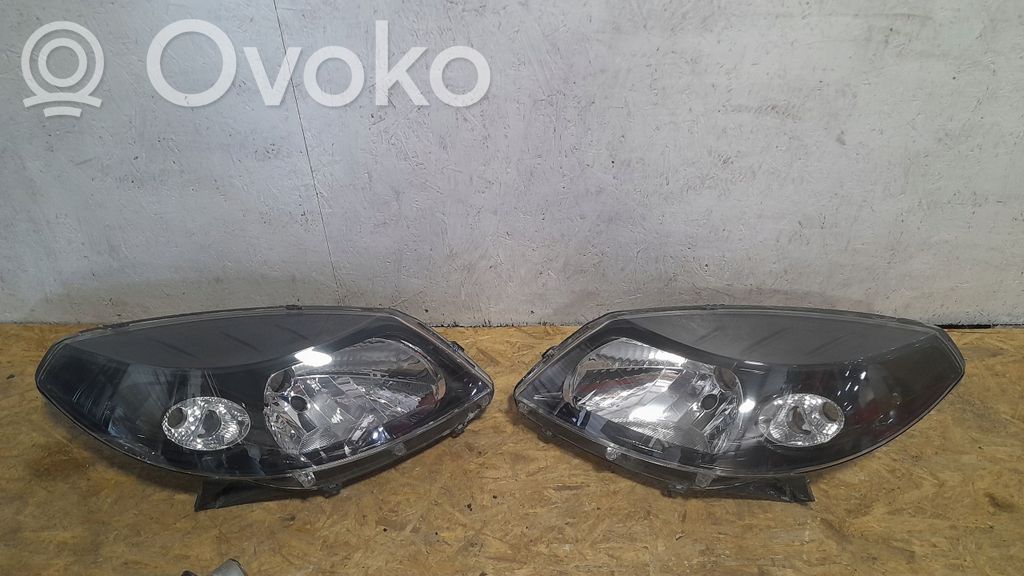 260602914R Dacia Sandero Headlights/headlamps set, €147.06 | RRR