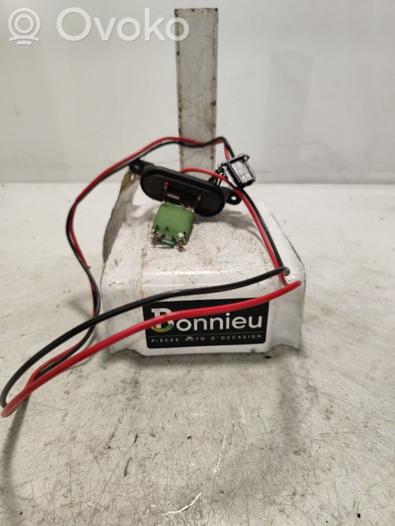 7701068978 Renault Kangoo II Heater blower motor/fan resistor, €45.00 | RRR