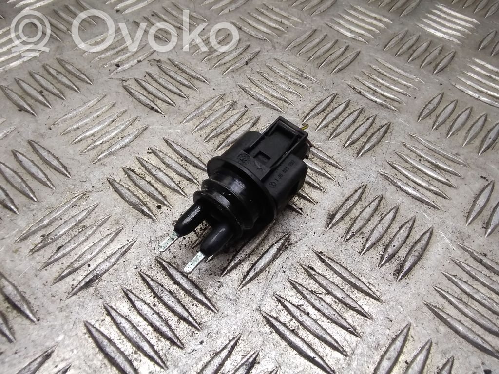 7M0919376 Audi A4 S4 B7 8E 8H Langų skysčio lygio daviklis, 2,50 € | RRR