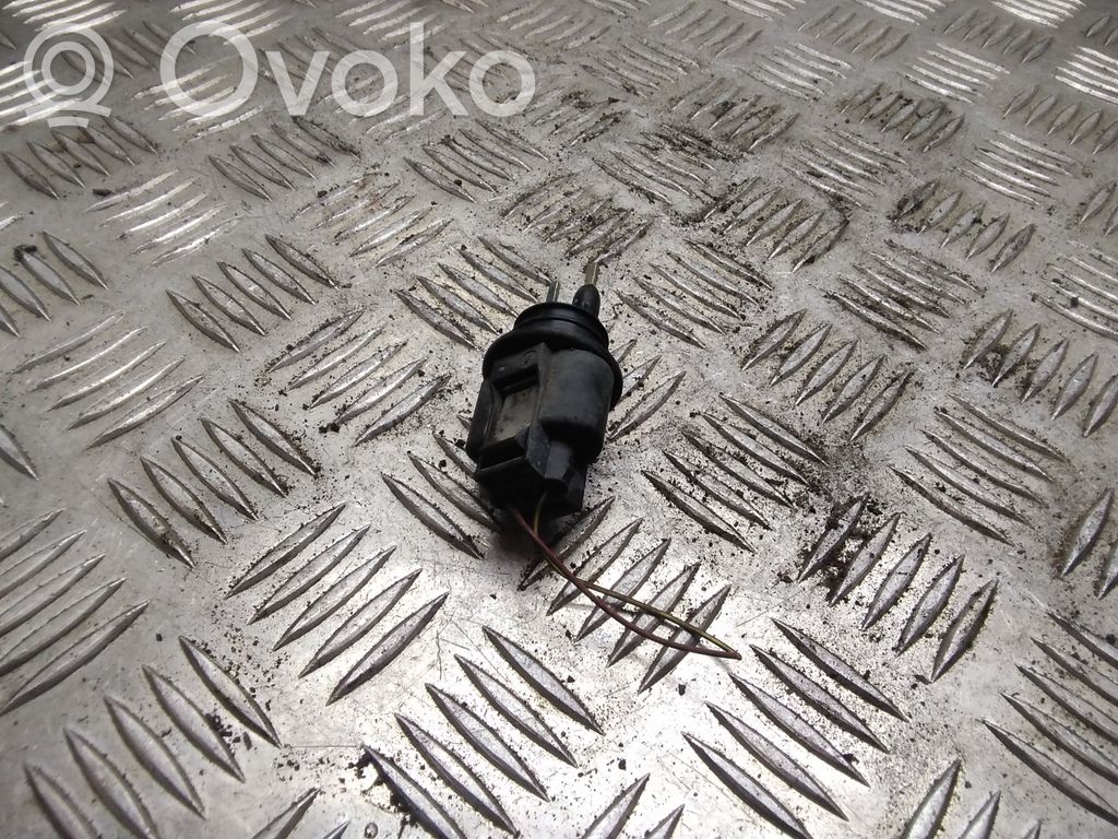 7M0919375 Audi A4 S4 B7 8E 8H Langų skysčio lygio daviklis, 2,50 € | RRR