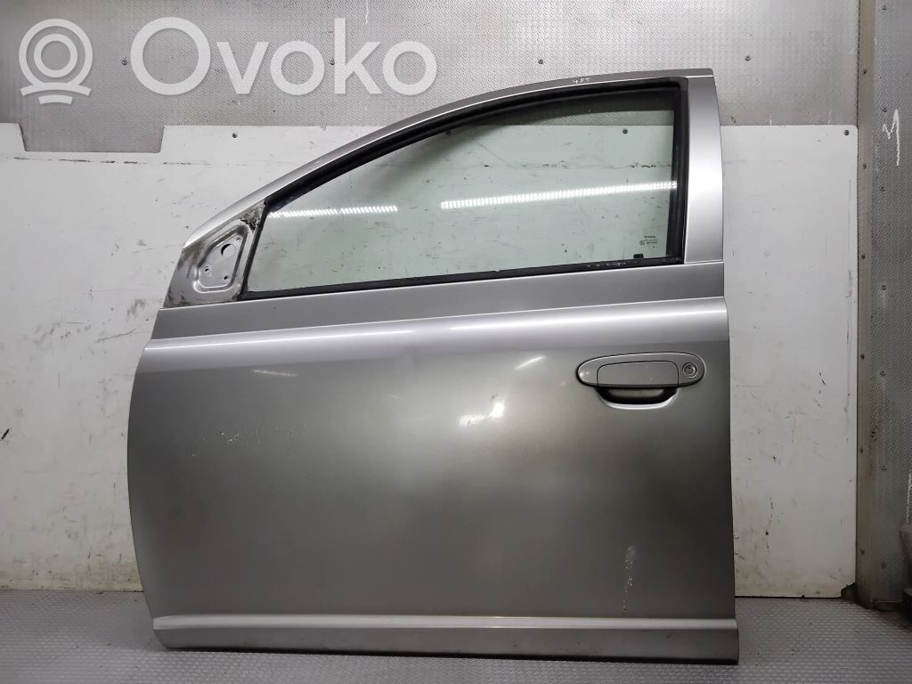 Toyota Yaris Priekinės durys, 36,00 € | RRR