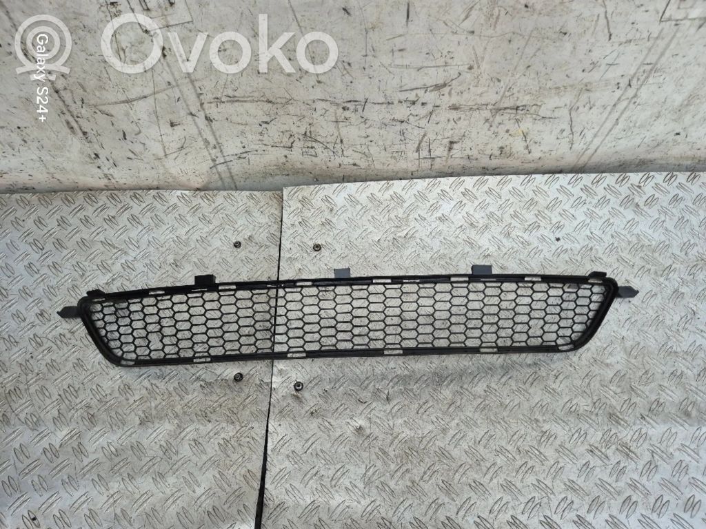 5311253010 Lexus IS 220D-250-350 Front bumper lower grill, €19.00 | RRR