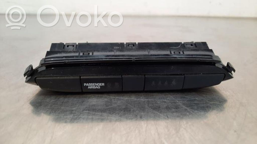 93700C8030 Hyundai i20 (GB IB) Passenger airbag on/off switch, €47.86 | RRR