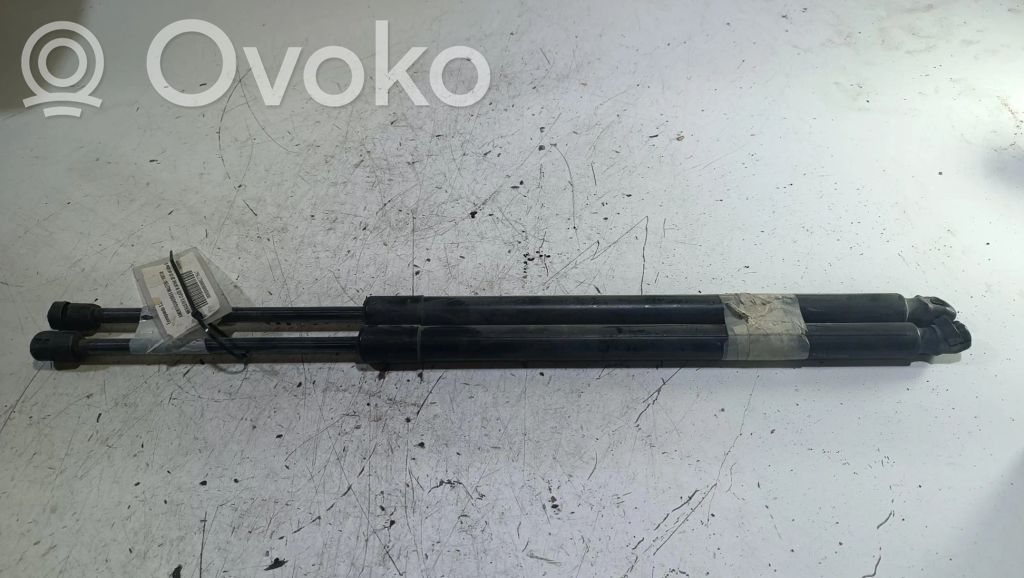 A1647400145 Mercedes-Benz ML W164 Vérin de capot arrière, 30,19 € | OVOKO