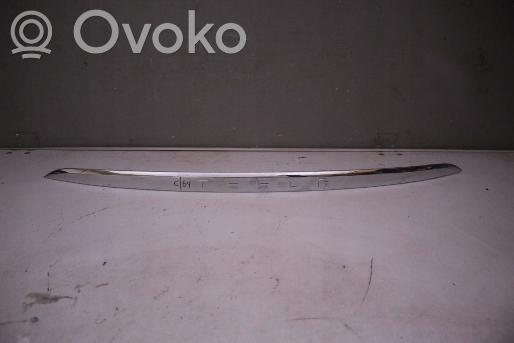 Tesla Model X Tailgate trim, €81.87 | RRR