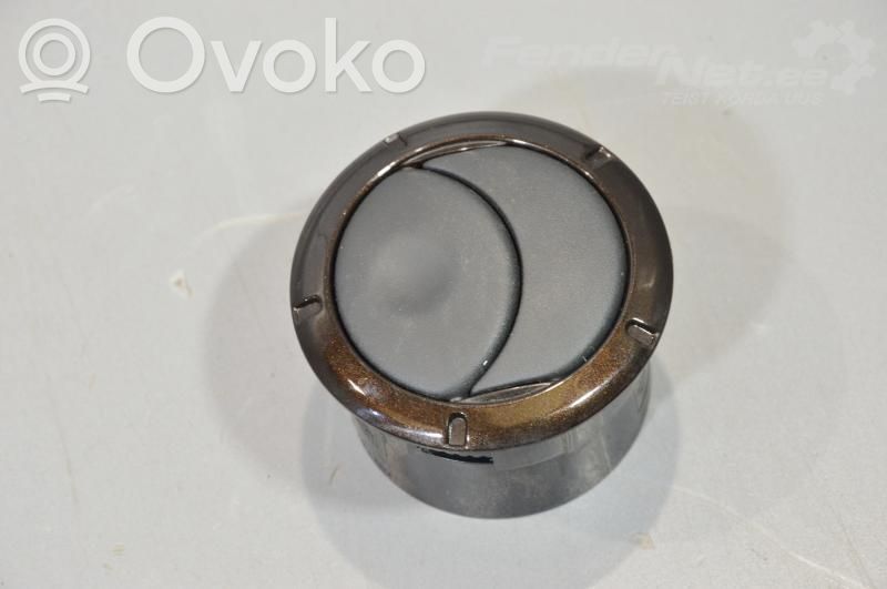 687608469R Dacia Duster Dash center air vent grill, €12.00 | RRR