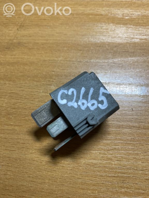0025422619 Mercedes-Benz A W169 Other relay, €10.00 | RRR