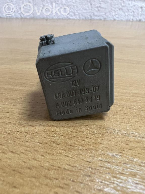 A0025422619 Mercedes-Benz E W211 Autres relais, 10,00 € | OVOKO