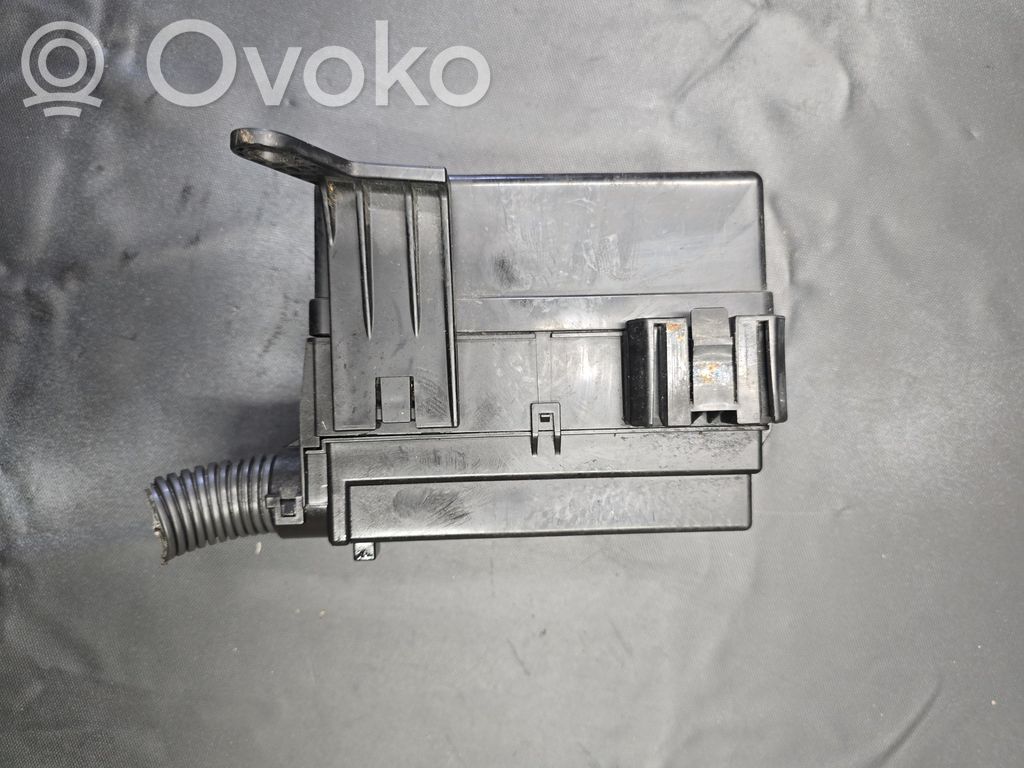 MIYAMOTO Infiniti FX Relay mounting block, €20.00 | RRR