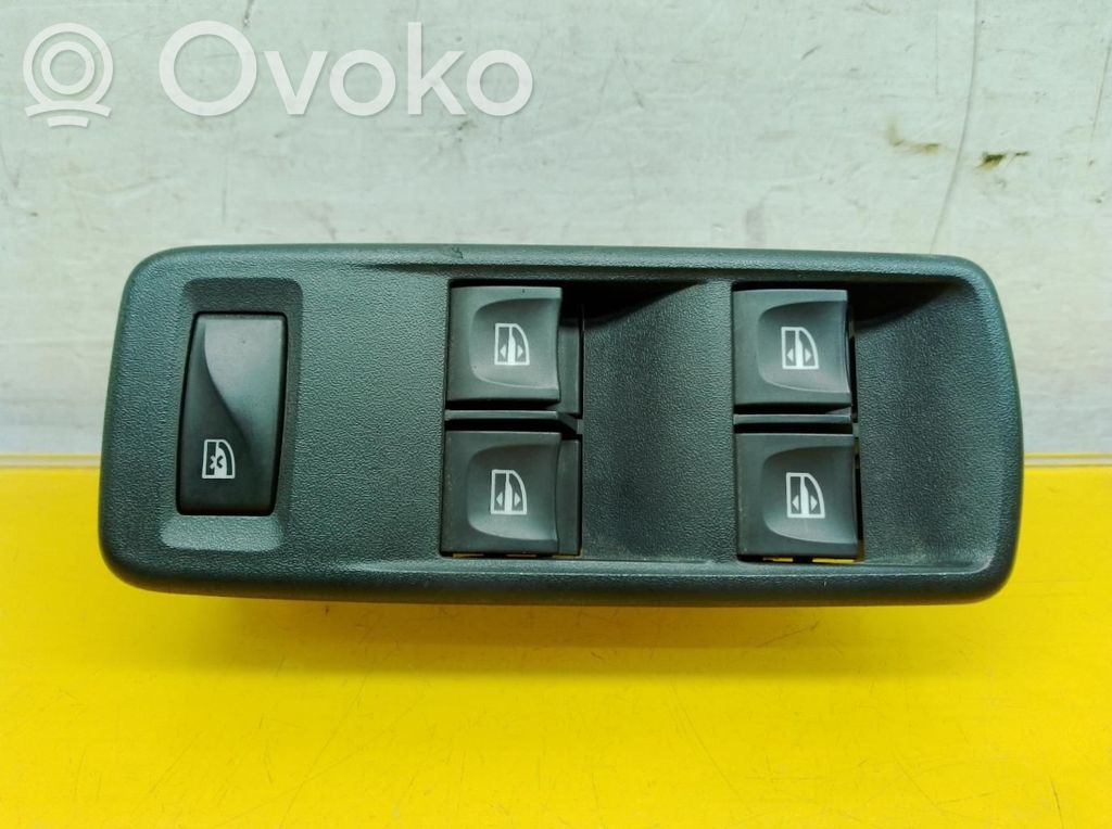 254111342R Renault Kangoo I Electric window control switch, €42.35 | RRR