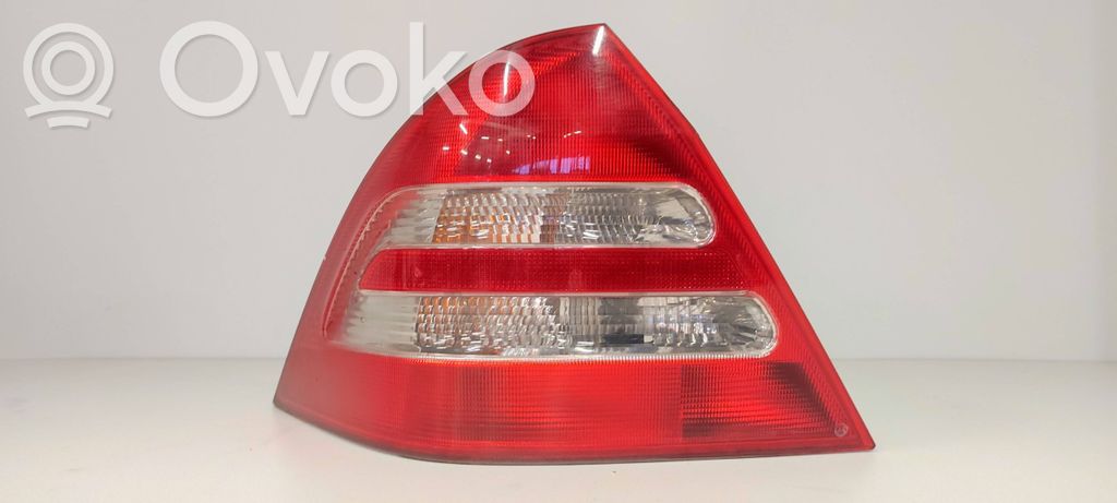 2038200164 Mercedes-Benz C W203 Galinis žibintas kėbule, 20,00 € | RRR