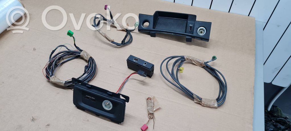 8W0035708 Audi Q5 SQ5 AUX in-socket connector, €190.12 | RRR