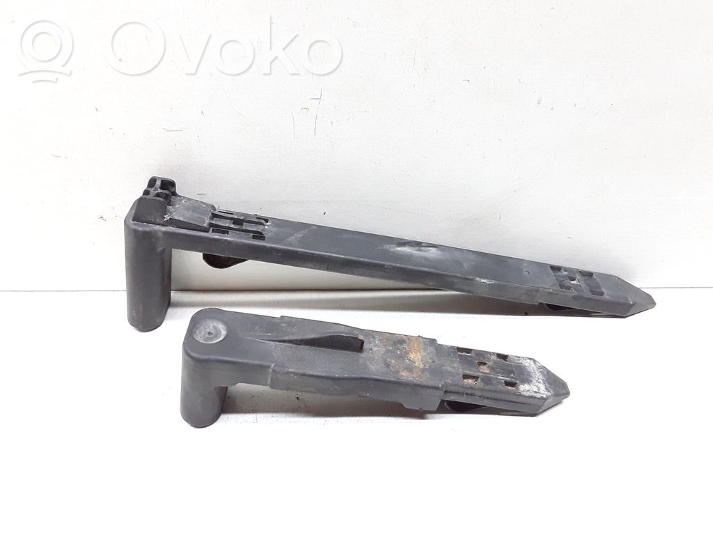 30763154 Volvo XC60 Support phare frontale, 20,00 € | OVOKO