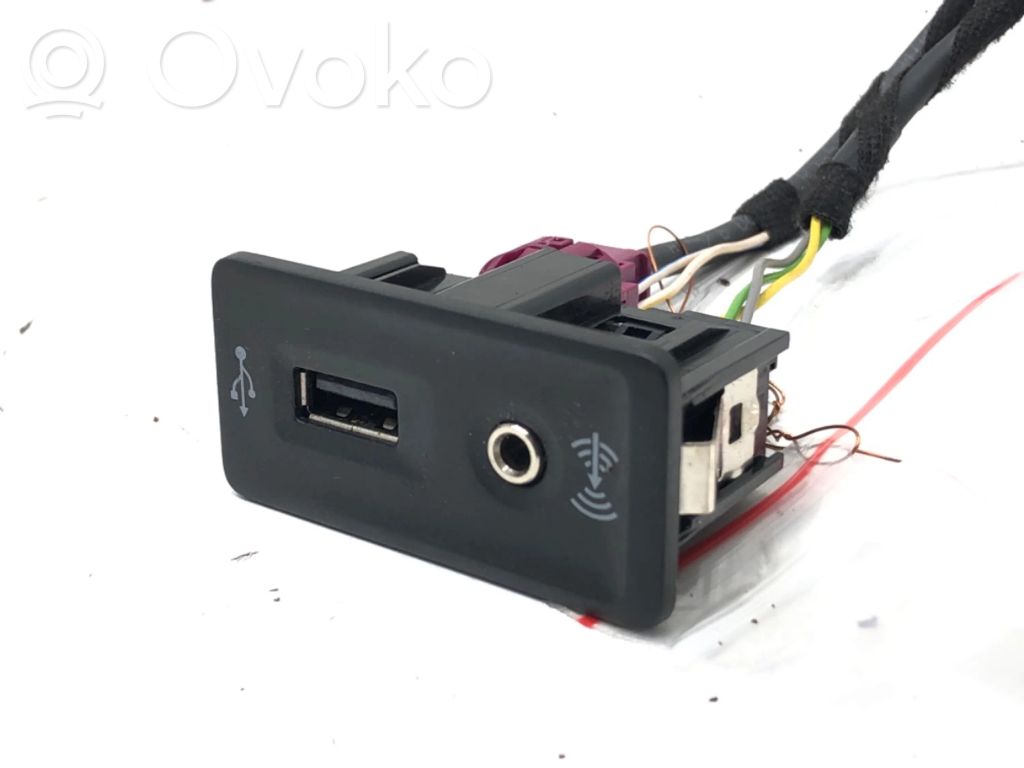 5G0035222F Volkswagen PASSAT B8 Connecteur/prise USB, 30,59 € | OVOKO