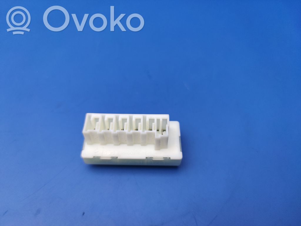 A0009820412 Mercedes-Benz CLA C117 X117 W117 Voltage converter ...