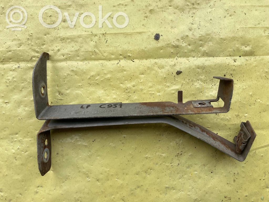 A2045241340 Mercedes-Benz C W204 Support de montage de pare-chocs avant ...