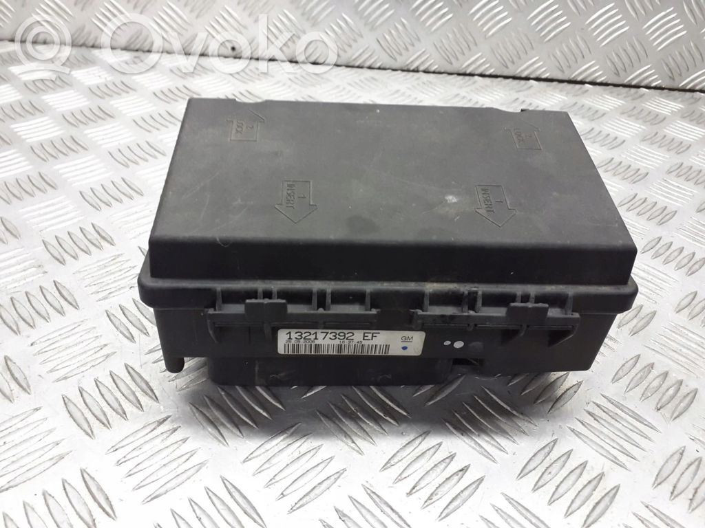 13217392 Opel Corsa D Couvercle de boîte à fusibles, 22,35 € | OVOKO