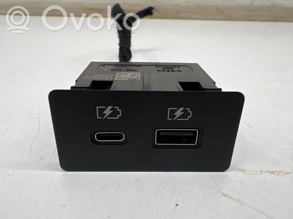 253316UA0B Nissan Qashqai J12 USB-pistokeliitin, 10,00 € | OVOKO