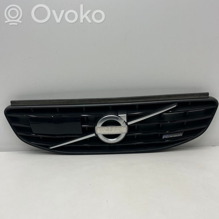 31333833 Volvo XC60 Front bumper upper radiator grill, €230.00 | RRR
