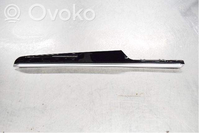 95B.667.062.D Porsche Macan (95B) Front door card panel trim, €158.00 | RRR