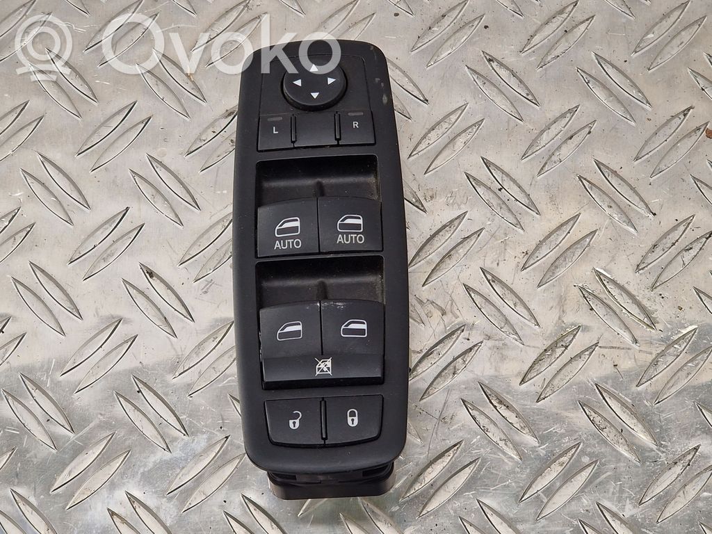 68184802AA Jeep Grand Cherokee Electric window control switch, €35.00 | RRR