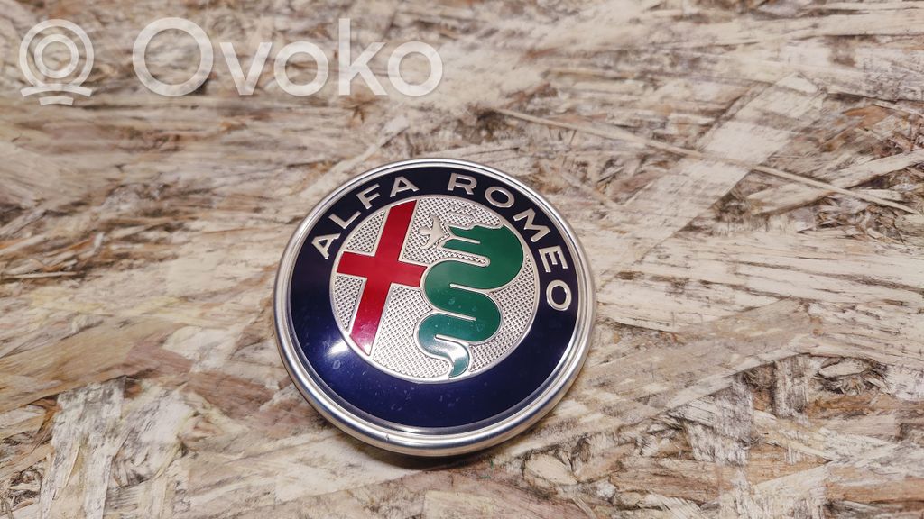 50534925 Alfa Romeo Giulia Logo, emblème de fabricant, 27,00 € | OVOKO