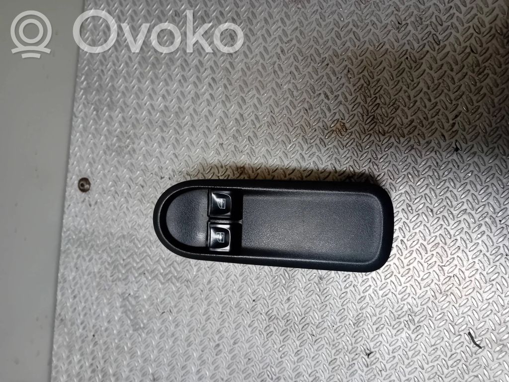 254117873R Dacia Duster Interrupteur commade lève-vitre, 40,00 € | OVOKO