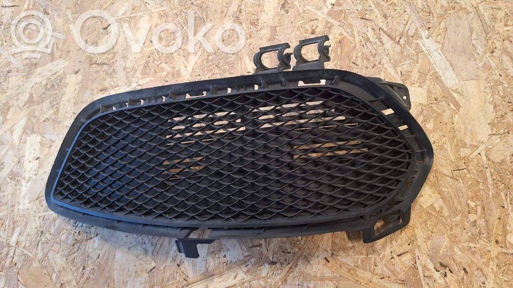 A1178852322 Mercedes-Benz CLA C117 X117 W117 Grotelės apatinės (trijų ...