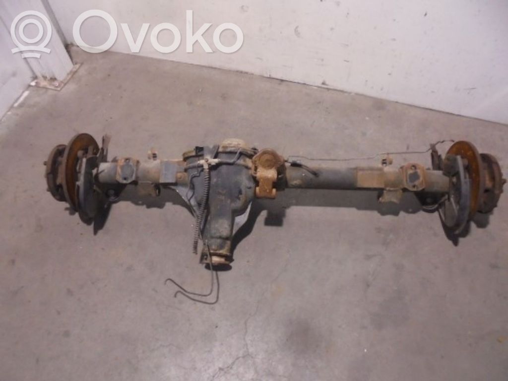 TVK100480 Land Rover Defender Poutre d'essieu arrière avec réducteur, 2 ...