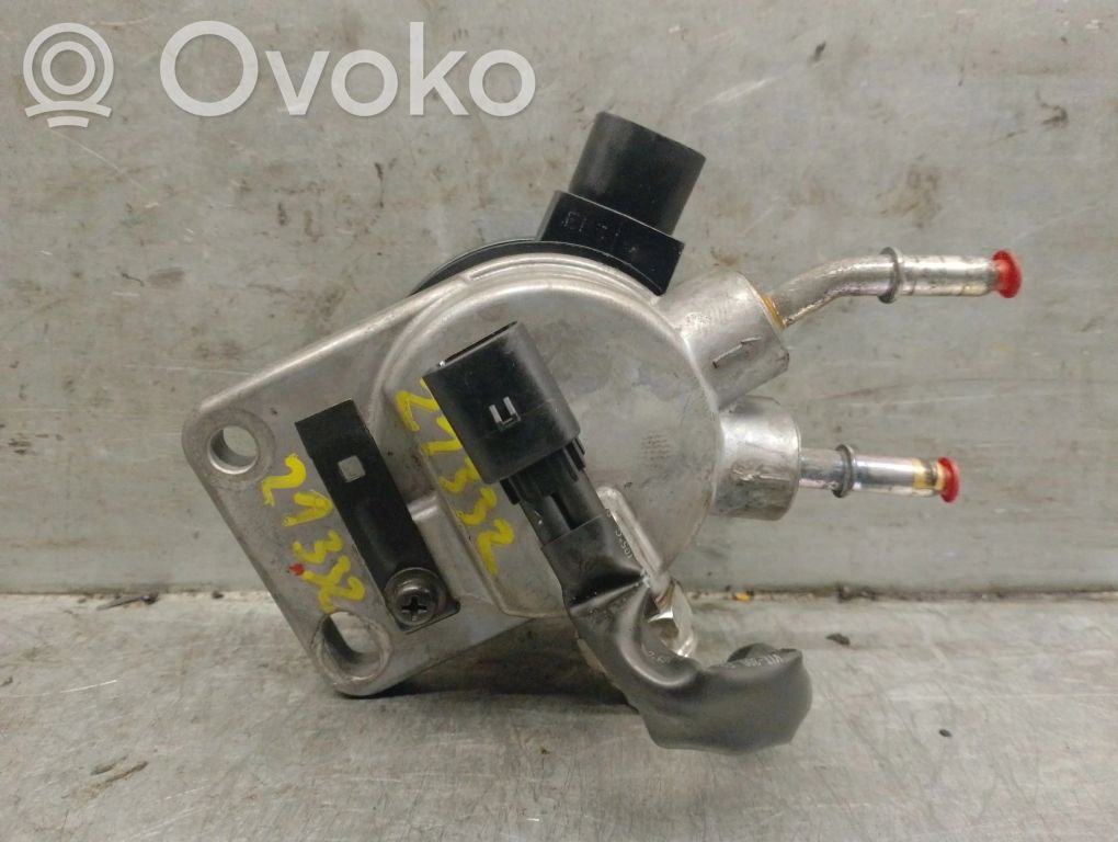 319252S000 Hyundai ix35 Fuel tank mounting bracket, €54.13 | RRR