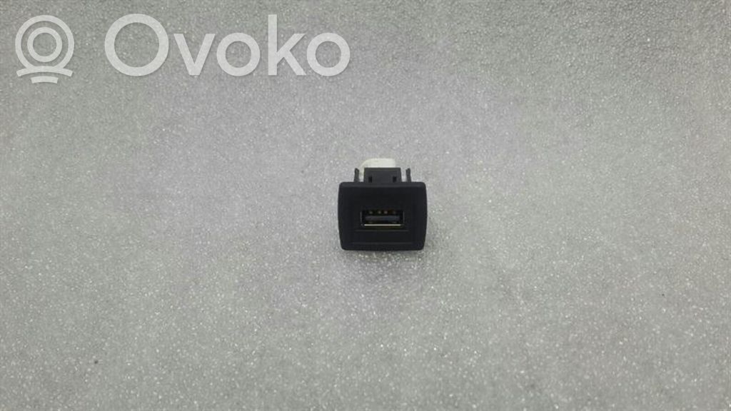 A2188200187 Mercedes-Benz S W221 USB socket connector, €25.00 | RRR