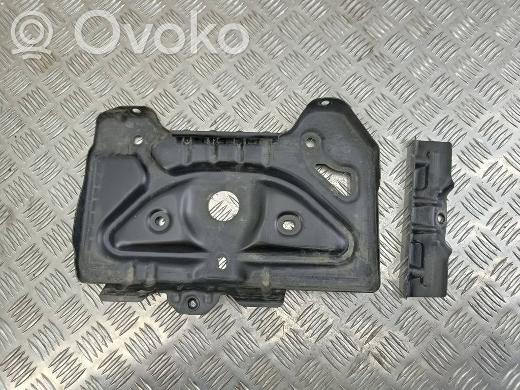 A2126200018 Mercedes-Benz E W212 Boîte de batterie, 9,00 € | OVOKO