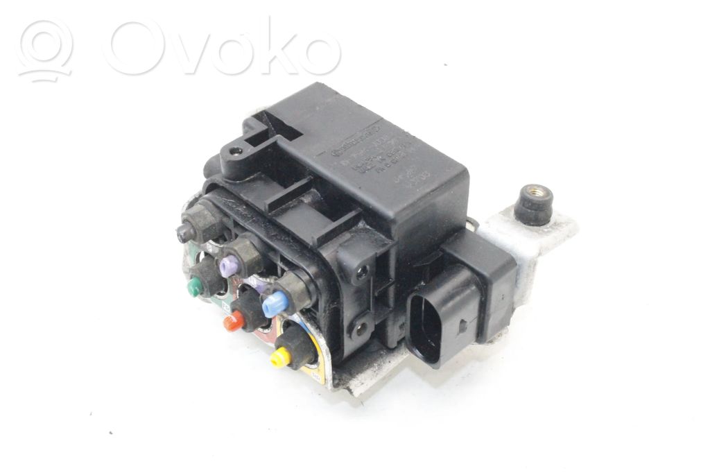 7L0698014 Audi Q7 4L Air suspension valve block, €90.00 | RRR