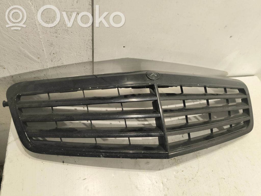A2128800583 Mercedes-Benz E W212 Grotelės priekinės, 44,00 € | RRR