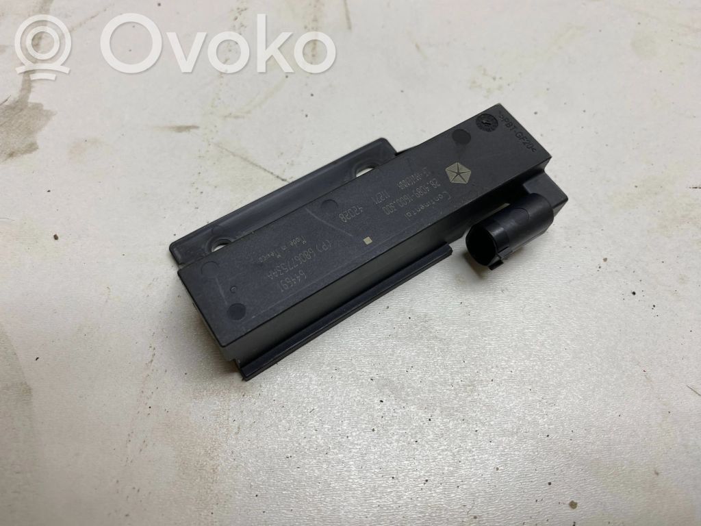 68067753AA Dodge Charger Amplificateur d'antenne, 5,00 € | OVOKO