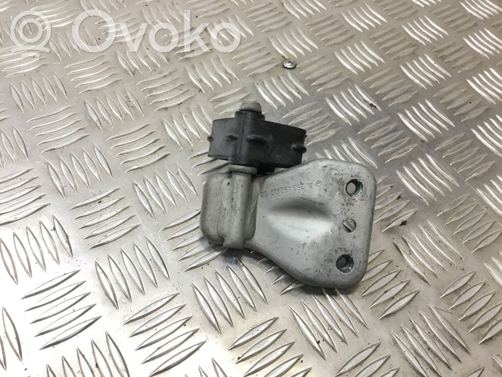 A2534920000 Mercedes-Benz GLC X253 C253 Support / crochet de silencieux ...