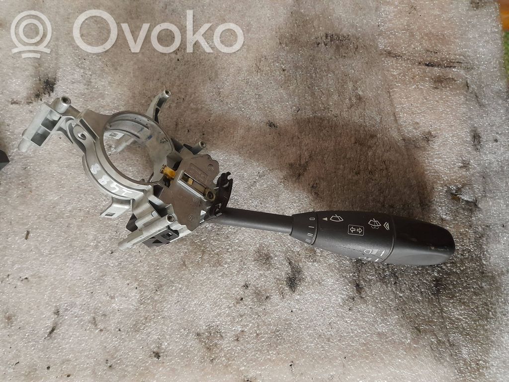 a0005452210 Mercedes-Benz E W211 Commodo d'essuie-glace, 16,32 € | OVOKO