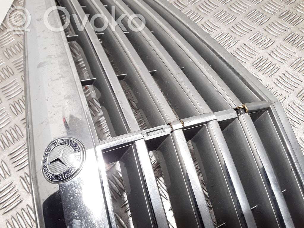 TRA34888 Mercedes-Benz E W212 Grille calandre supérieure de pare-chocs ...