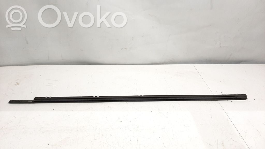 80820JD00A Nissan Qashqai Moulures des vitres de la porte avant, 35,00 ...