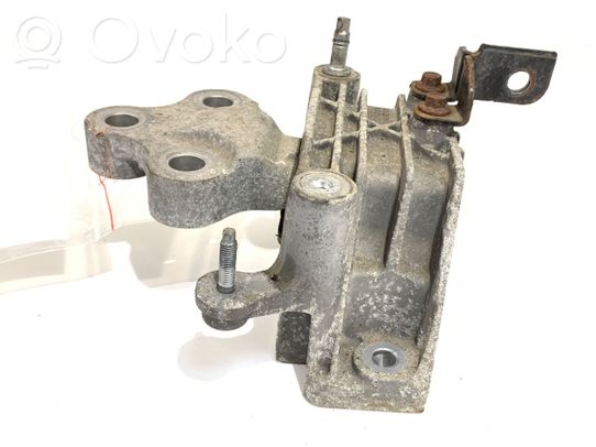 P68224742AD Chrysler Pacifica Gearbox mount, €104.30 | RRR