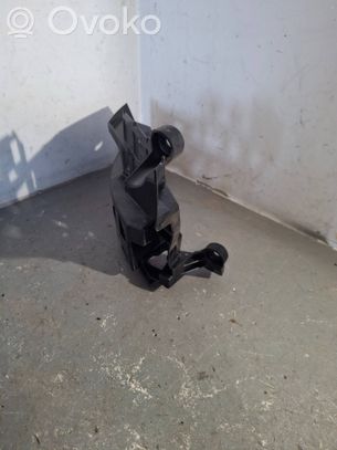 95B807572A Porsche Macan (95B) Support de pare-chocs arrière, 16,00 ...