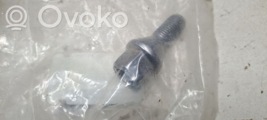402222121R Renault Megane III Écrous et boulons, 10,00 € | OVOKO
