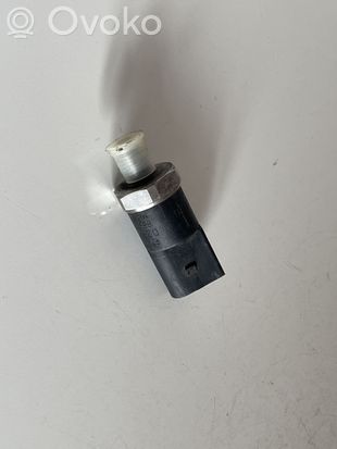 0281002239 A0041531528 86811003355 Mercedes-Benz E W211 Fuel pressure ...