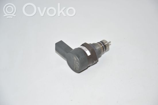 0281002481 BMW X5 E53 Fuel pressure regulator 0281002481 | EzParts ...