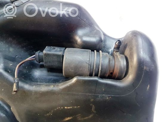 Mercedes-Benz C AMG W204 Windscreen/windshield washer pump | EzParts ...