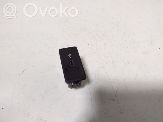 Volkswagen PASSAT B8 USB Socket Connector 3G5035726B | EzParts - Used ...