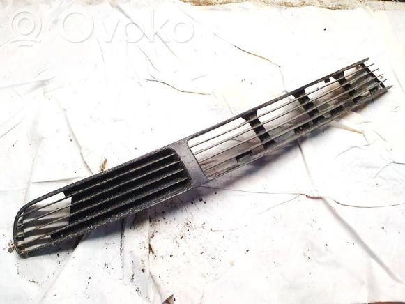 3B0853677A Volkswagen PASSAT B5 Front bumper lower grill, 6.00 € | RRR