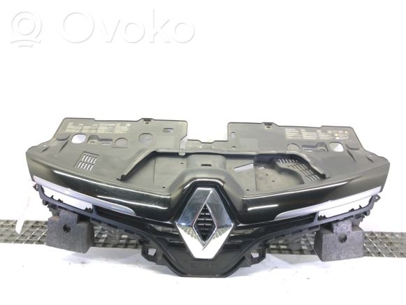 628101467R Renault Clio IV Front bumper upper radiator grill, 47.06 € | RRR