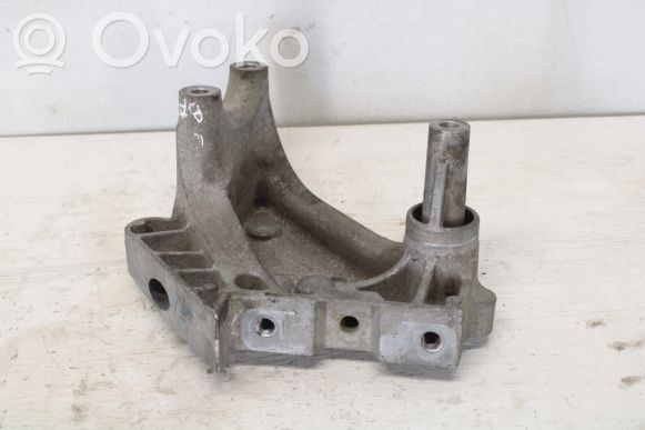04L199207 Volkswagen PASSAT B8 Engine mounting bracket, 20.00 € | RRR