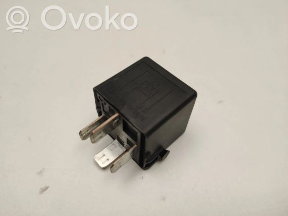 A0025421319 Mercedes-Benz E C207 W207 Other relay, 13.00 € | RRR